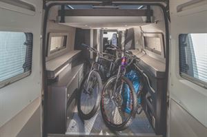 Motorhome transverse bed layout