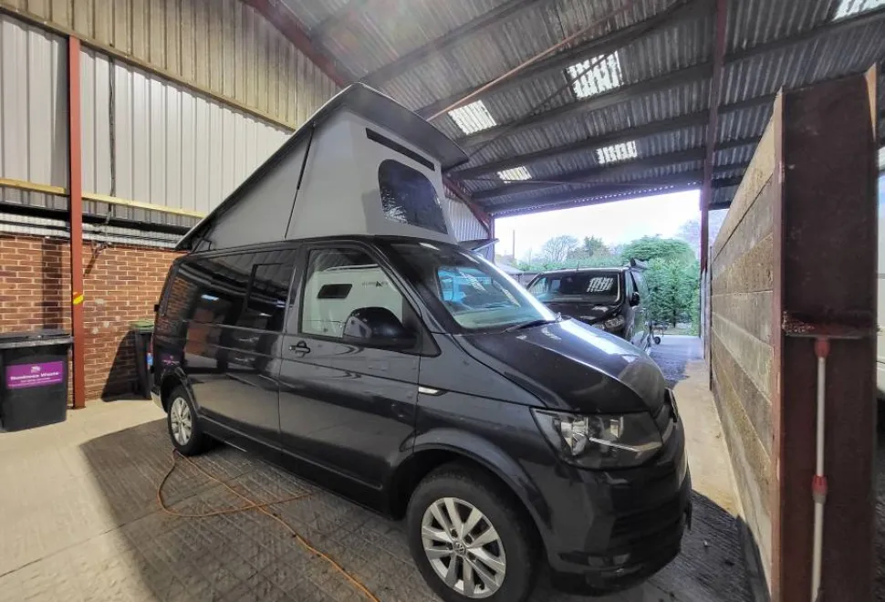 Volkswagen T6 Transporter Highline 2016 | Out & About Live