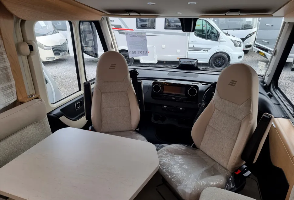Hymer B-Class ModernComfort I 680 Blackline 2025 | Out & About Live