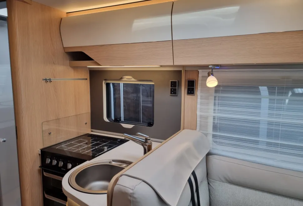 Hymer B-Class ModernComfort I 680 Blackline 2025 | Out & About Live