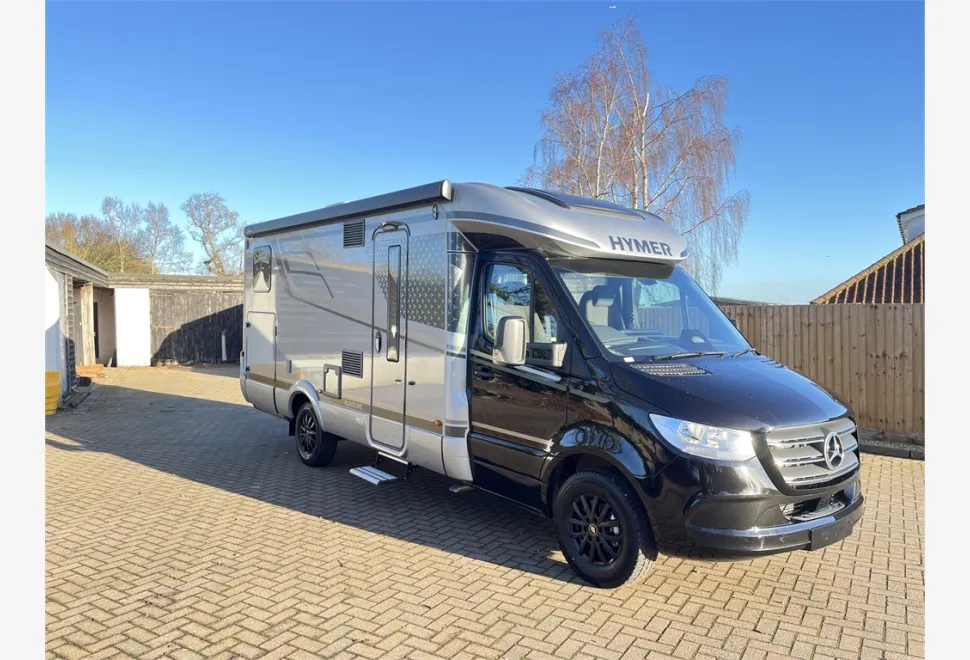 Hymer B-Class ModernComfort BMC-T 680 BlackLine | Out & About Live