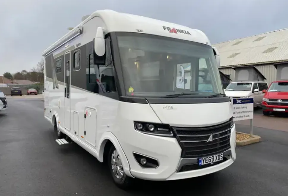 Frankia F-Line I 680 SG 2019 | Out & About Live