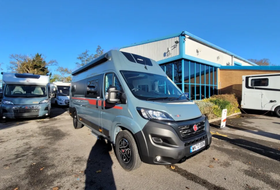 Pilote Pilote V633M 2023 | Out & About Live
