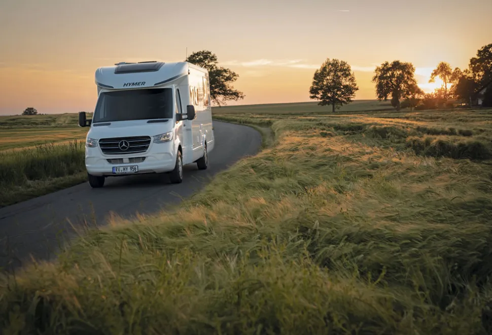 Hymer T-Class S 695 | Review | Out & About Live