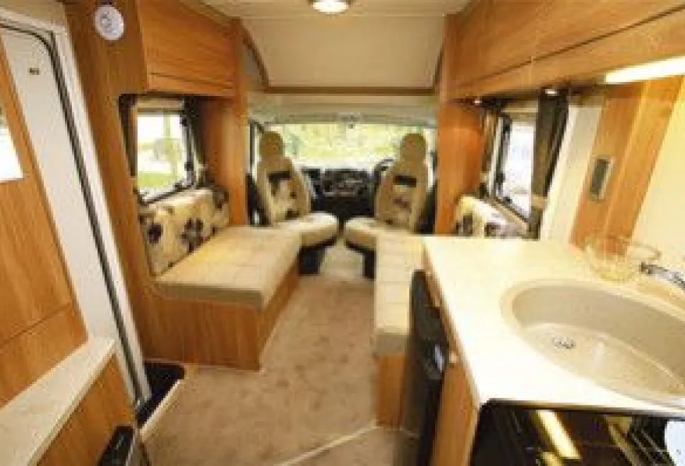 Swift Escape 662 | Review | Out & About Live