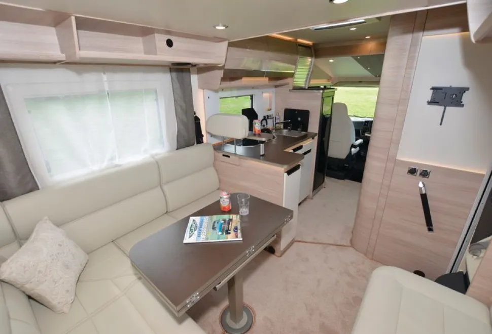 Rapido 854F A-class | Review | Out & About Live