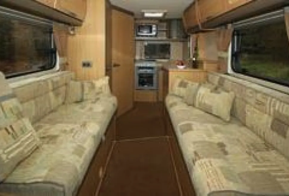 Bessacarr E510 Compact (2009) | Review | Out & About Live
